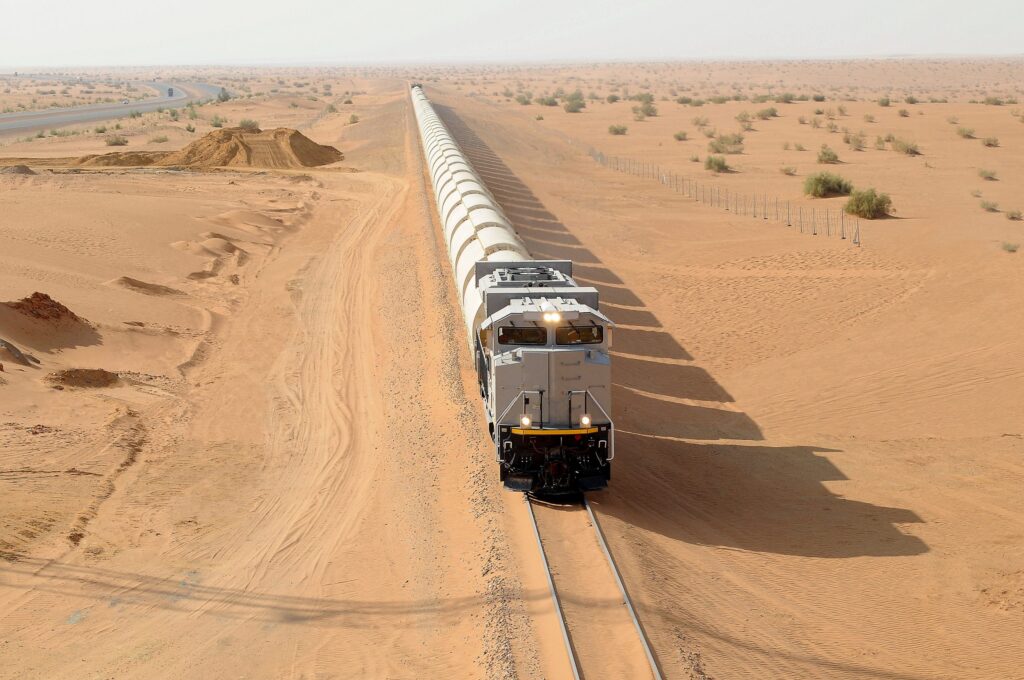 After securing 1,5 billions in funding, Hafeet Rail now signs contract ...