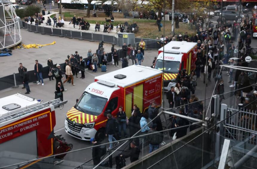 Police shoot man wielding knife at Paris rail station